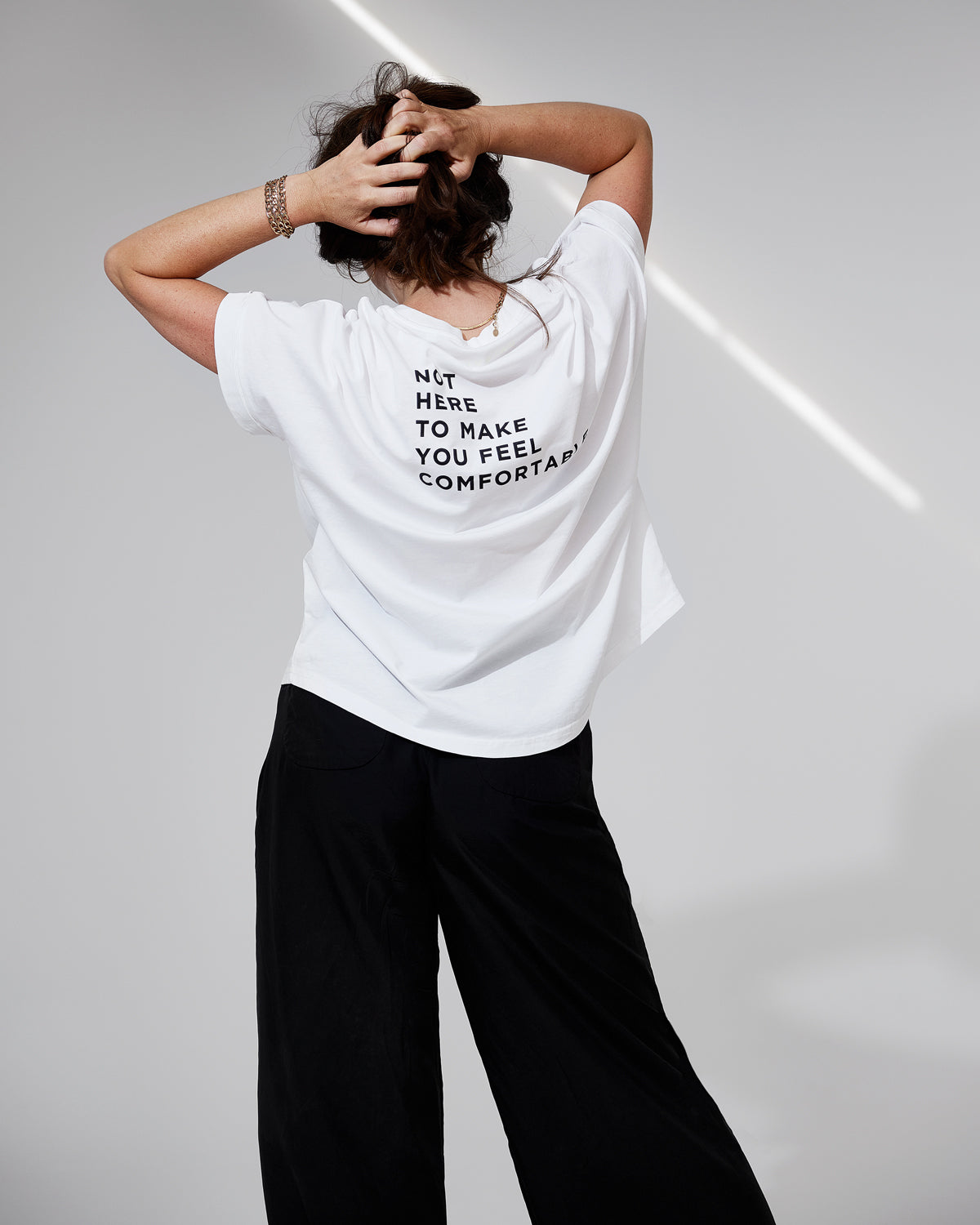 THE ROUND T | white // black | BACK PRINT – UNIQUITY.me